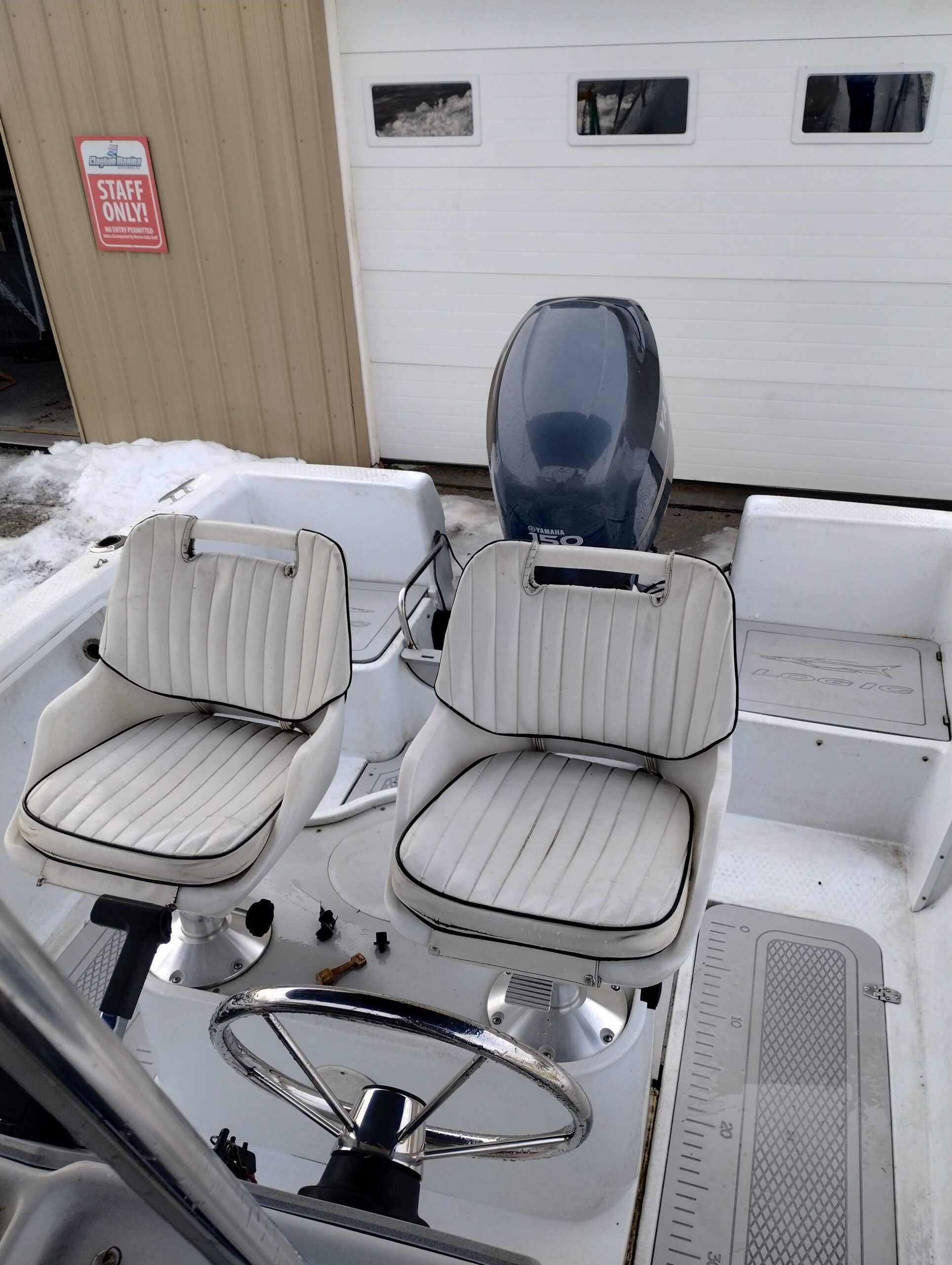UNS075A 2000 Logic 210 Center console powered with the 2012 Yamaha ...