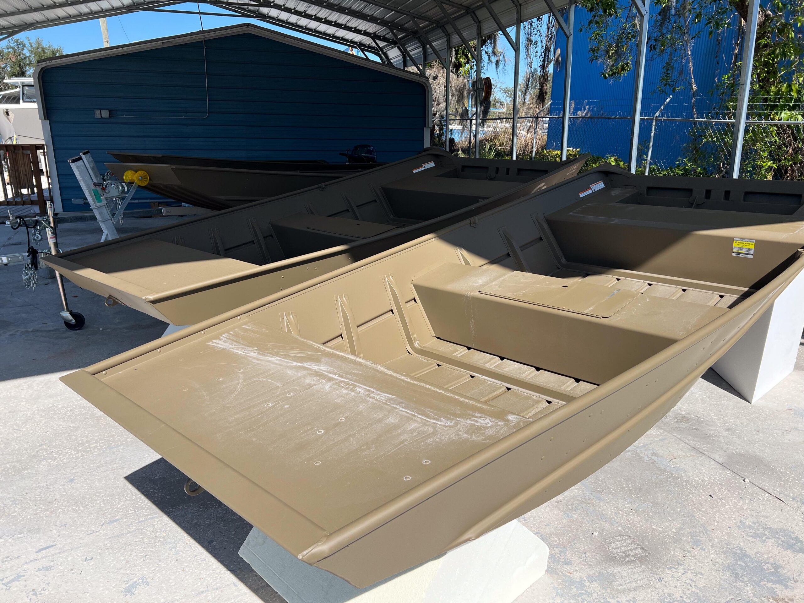 G976 2025 G3 1436 Riveted Jon